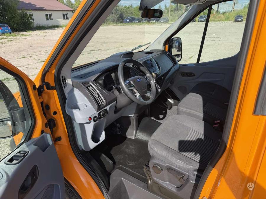 Orange Ford Transit 2016 in Kelme, with an engine capacity of 2.20 L and mileage of 216 thousand km for 12800 €, photo 10 on AUTOMOTO.COM.LV