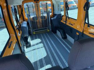 Orange Ford Transit 2016 in Kelme, with an engine capacity of 2.20 L and mileage of 216 thousand km for 12800 €, photo 14 on AUTOMOTO.COM.LV