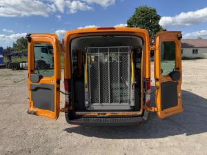 Orange Ford Transit 2016 in Kelme, with an engine capacity of 2.20 L and mileage of 216 thousand km for 12800 €, photo 16 on AUTOMOTO.COM.LV