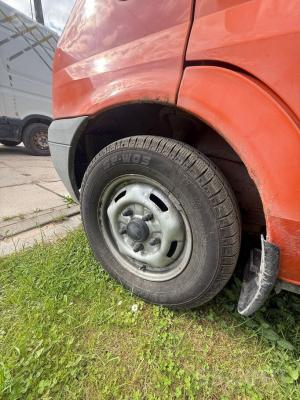 Orange Ford Transit 2007 in Ogre, with an engine capacity of 2.40 L and mileage of 510 thousand km for 1800 €, photo 4 on AUTOMOTO.COM.LV