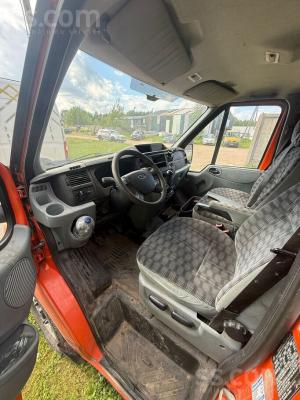 Orange Ford Transit 2007 in Ogre, with an engine capacity of 2.40 L and mileage of 510 thousand km for 1800 €, photo 6 on AUTOMOTO.COM.LV
