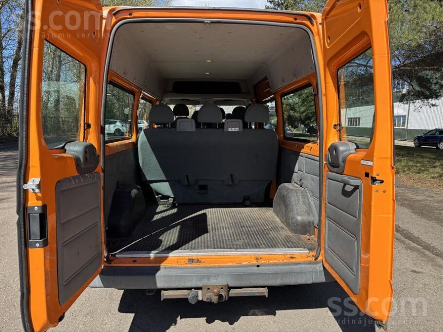 Orange Ford Transit 2011 in Ogre, with an engine capacity of 2.20 L and mileage of 93 thousand km for 7980 €, photo 16 on AUTOMOTO.COM.LV