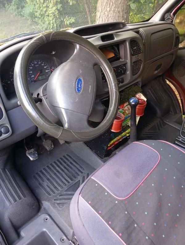 Red Ford Transit 2004 in Vilnius, with an engine capacity of 2.00 L and mileage of 250 thousand km for 2999 €, photo 5 on AUTOMOTO.COM.LV