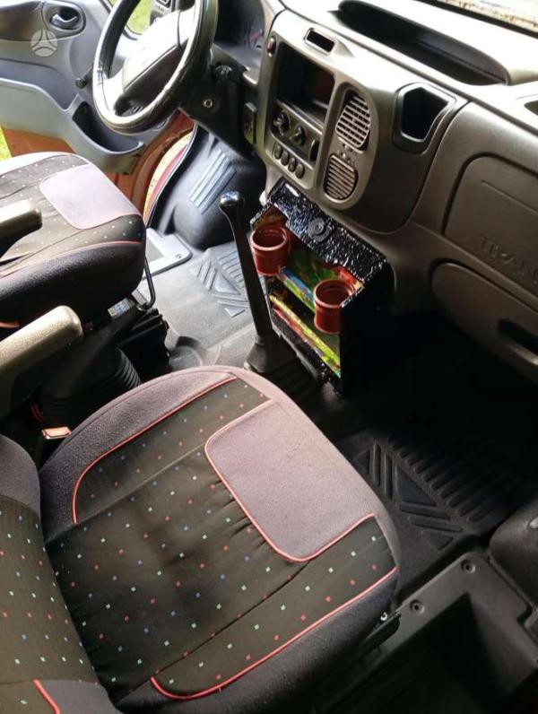 Red Ford Transit 2004 in Vilnius, with an engine capacity of 2.00 L and mileage of 250 thousand km for 2999 €, photo 6 on AUTOMOTO.COM.LV