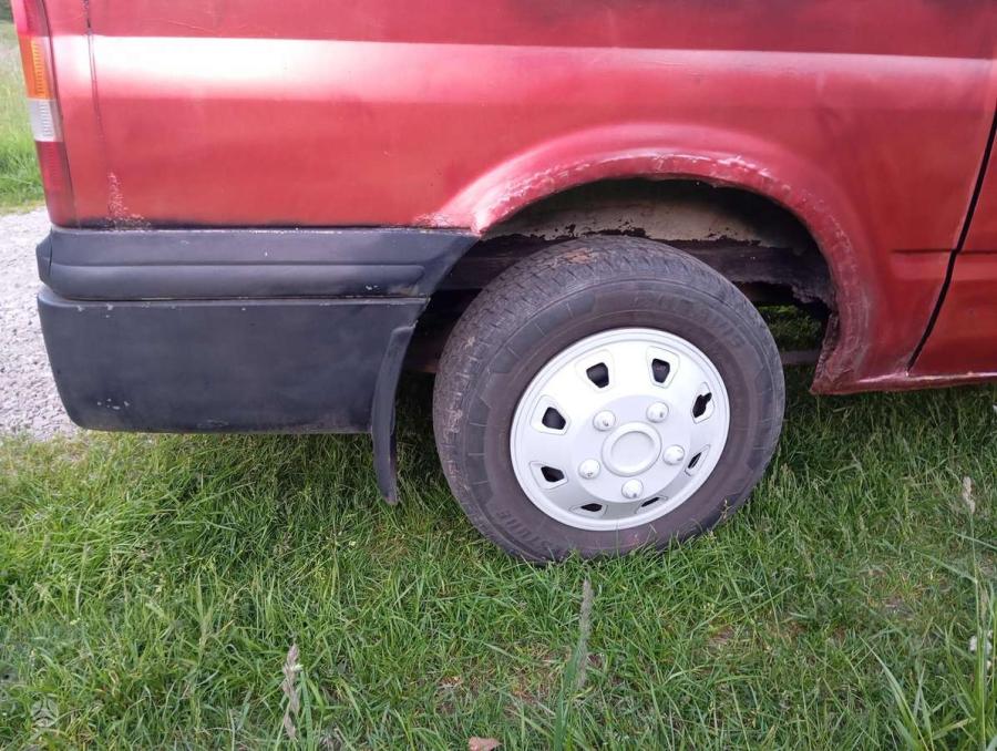 Sarkans Ford Transit 2004 Viļņa, ar dzinēja tilpumu 2.00 L un nobraukumu 250 tūkst. km par 2999 €, foto 20 vietnē AUTOMOTO.COM.LV