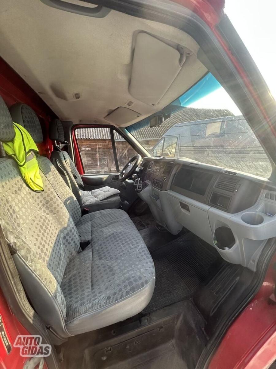 Sarkans Ford Transit 2006 Viļņa, ar dzinēja tilpumu 2.40 L un nobraukumu 357 tūkst. km par 3900 €, foto 10 vietnē AUTOMOTO.COM.LV