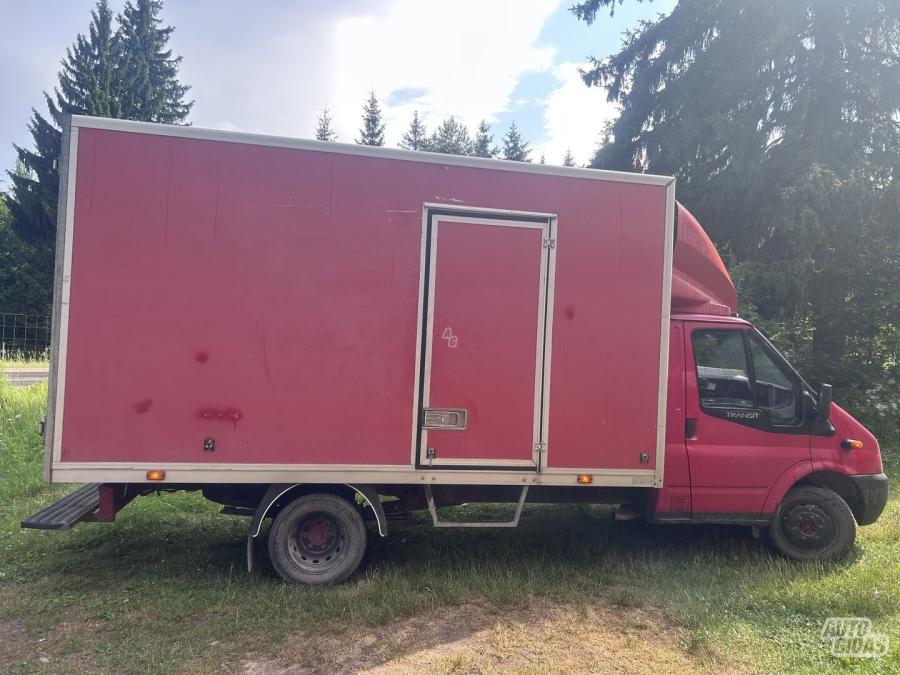Sarkans Ford Transit 2006 Viļņa, ar dzinēja tilpumu 2.40 L un nobraukumu 357 tūkst. km par 3800 €, foto 5 vietnē AUTOMOTO.COM.LV