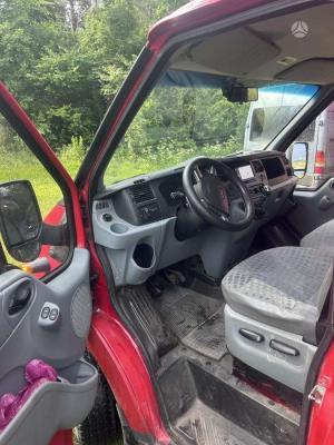 Sarkans Ford Transit 2006 Viļņa, ar dzinēja tilpumu 2.40 L un nobraukumu 357 tūkst. km par 4000 €, foto 9 vietnē AUTOMOTO.COM.LV