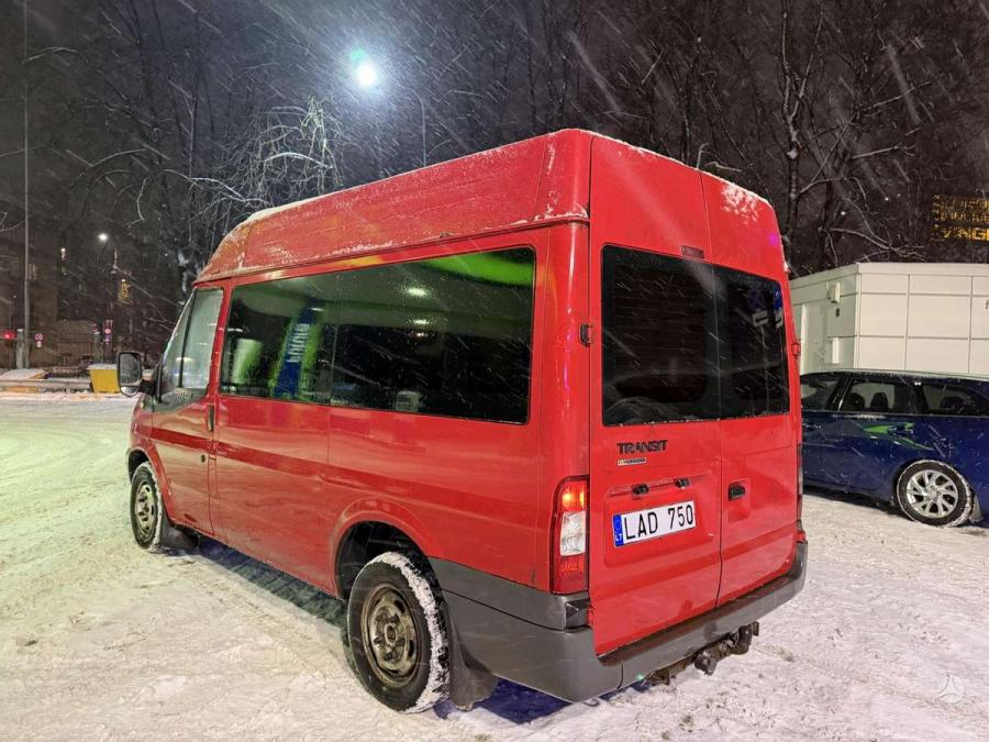 Red Ford Transit 2007 in Vilnius, with an engine capacity of 2.20 L and mileage of 210 thousand km for 2250 €, photo 2 on AUTOMOTO.COM.LV