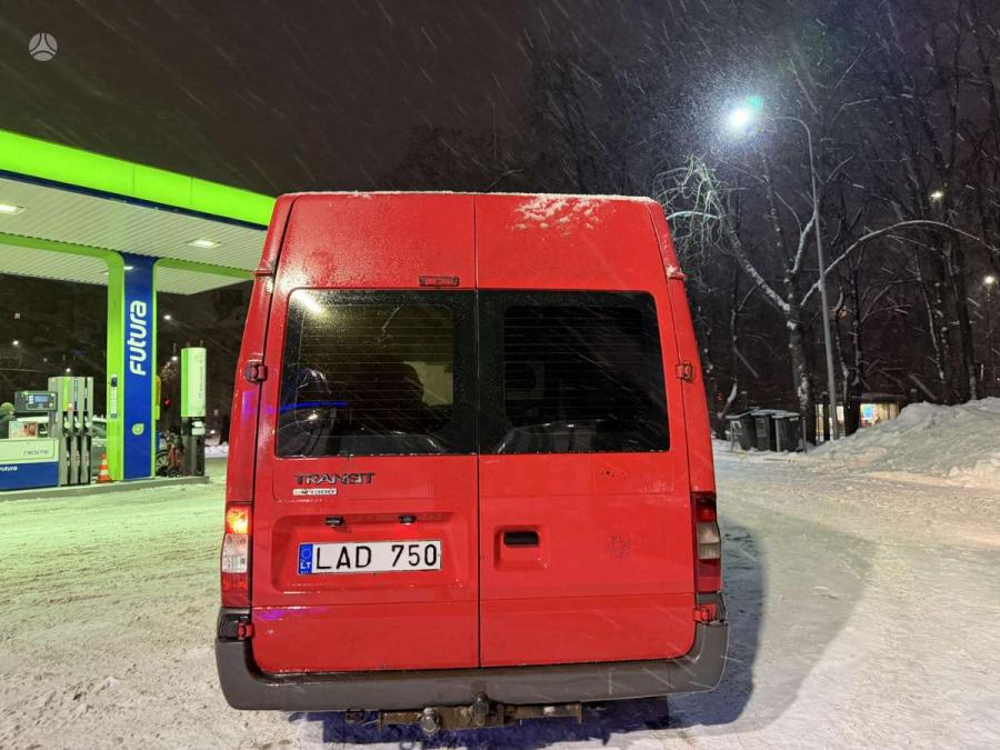 Red Ford Transit 2007 in Vilnius, with an engine capacity of 2.20 L and mileage of 210 thousand km for 2250 €, photo 3 on AUTOMOTO.COM.LV