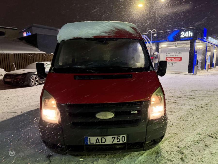 Red Ford Transit 2007 in Vilnius, with an engine capacity of 2.20 L and mileage of 210 thousand km for 2250 €, photo 6 on AUTOMOTO.COM.LV