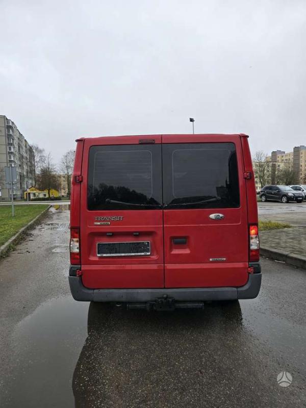 Red Ford Transit 2010 in Siauliai, with an engine capacity of 2.20 L and mileage of 196 thousand km for 5300 €, photo 8 on AUTOMOTO.COM.LV