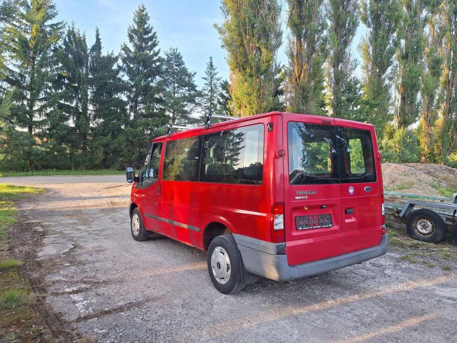 Red Ford Transit 2010 in Taurage, with an engine capacity of 2.20 L and mileage of 217 thousand km for 4000 €, photo 5 on AUTOMOTO.COM.LV