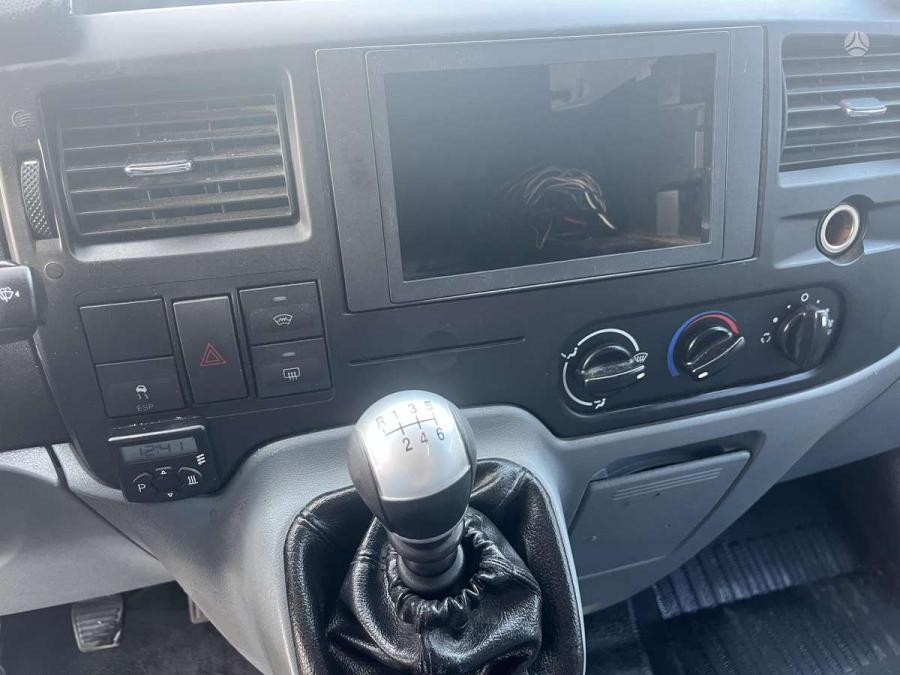 Red Ford Transit 2012 in Vilnius, with an engine capacity of 2.20 L and mileage of 284 thousand km for 2600 €, photo 10 on AUTOMOTO.COM.LV