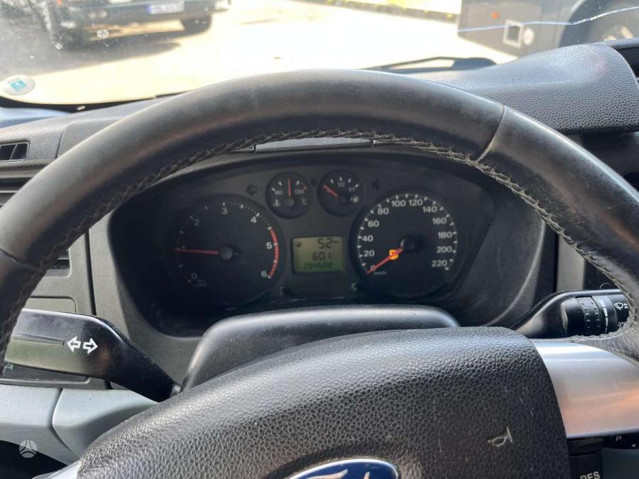 Red Ford Transit 2012 in Vilnius, with an engine capacity of 2.20 L and mileage of 284 thousand km for 2600 €, photo 11 on AUTOMOTO.COM.LV