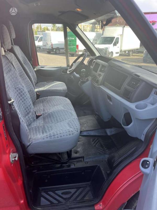 Red Ford Transit 2012 in Vilnius, with an engine capacity of 2.20 L and mileage of 280 thousand km for 2950 €, photo 6 on AUTOMOTO.COM.LV