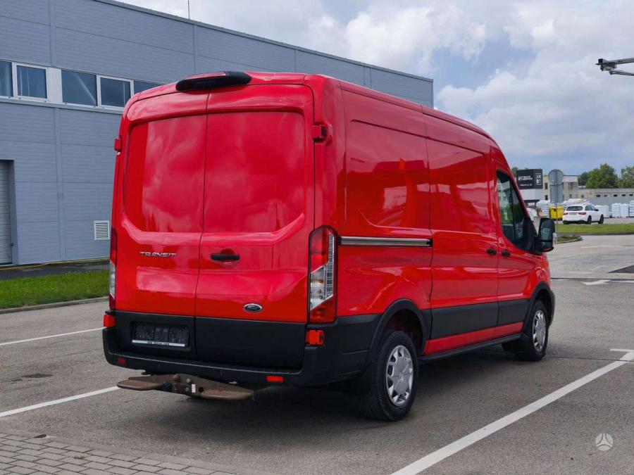Red Ford Transit 2020 in Marijampole, with an engine capacity of 2.00 L and mileage of 125 thousand km for 15609 €, photo 8 on AUTOMOTO.COM.LV
