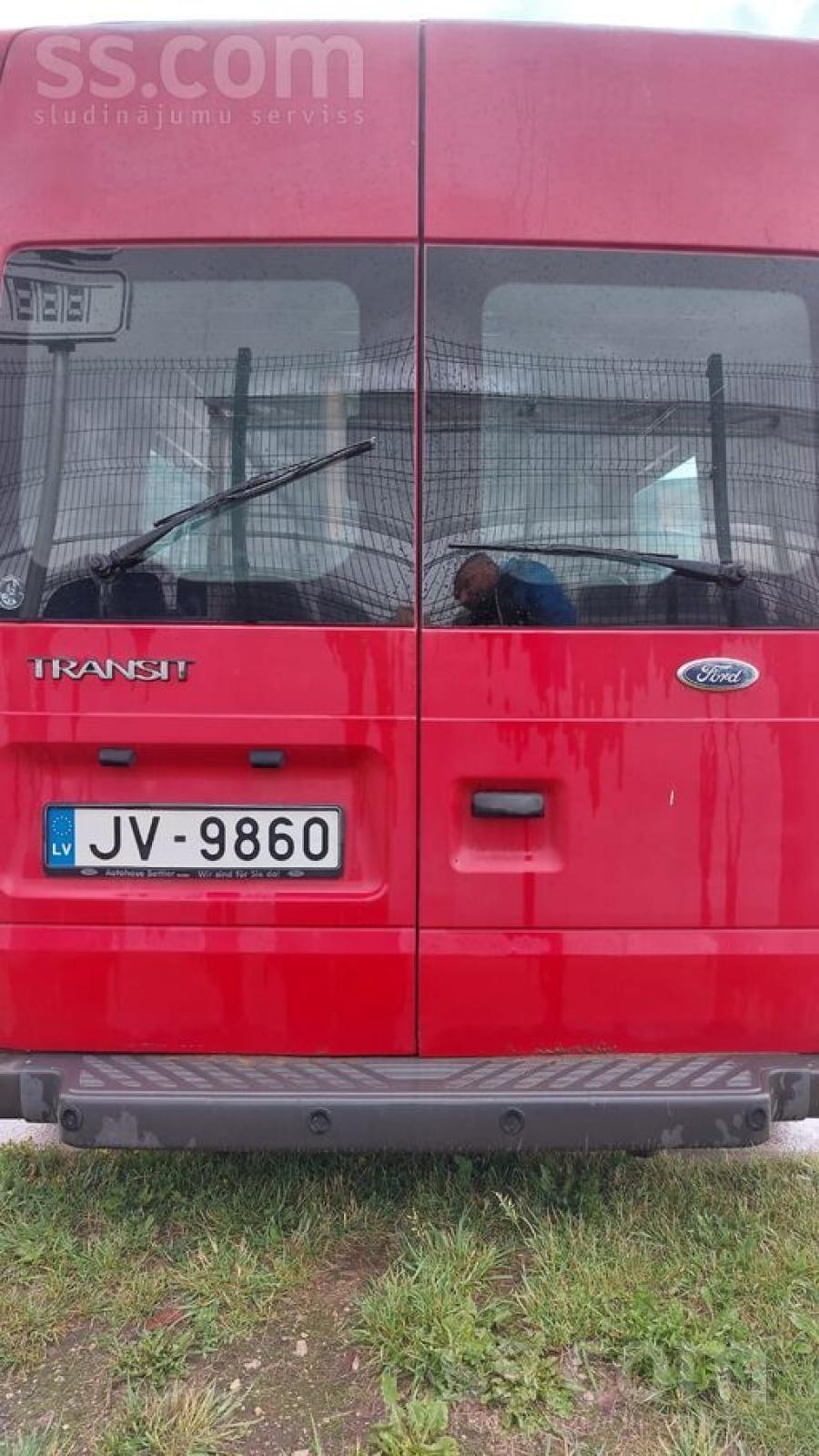 Red Ford Transit 2004 in Daugavpils, with an engine capacity of 2.00 L and mileage of 385 thousand km for 1000 €, photo 5 on AUTOMOTO.COM.LV