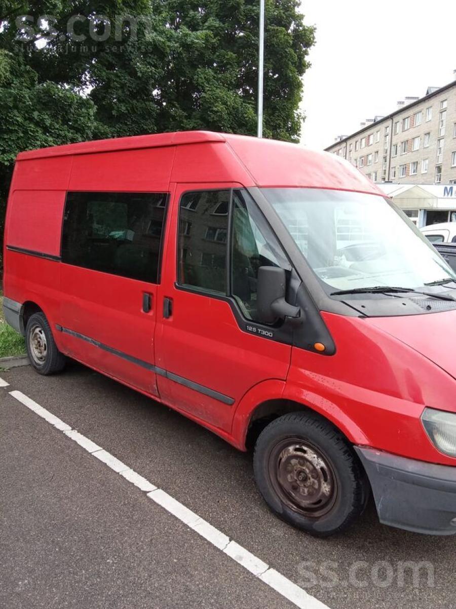 Red Ford Transit 2004 in Daugavpils, with an engine capacity of 2.00 L and mileage of 385 thousand km for 1000 €, photo 9 on AUTOMOTO.COM.LV
