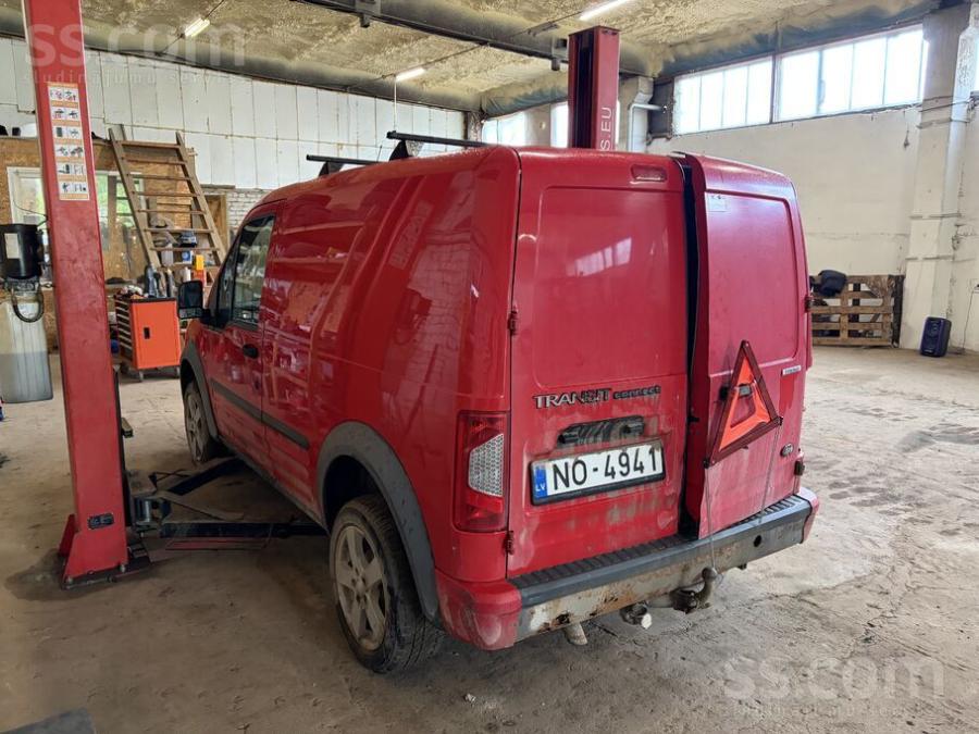 Sarkans Ford Transit 2010 Rīga, ar dzinēja tilpumu 1.80 L un nobraukumu 280 tūkst. km par 1088 €, foto 4 vietnē AUTOMOTO.COM.LV