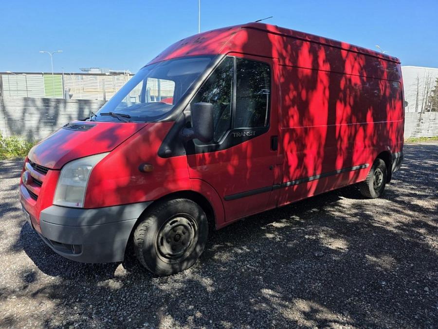 Red Ford Transit 2011 in Tallinn, with an engine capacity of 2.20 L and mileage of 592 thousand km for 1099 €, photo 10 on AUTOMOTO.COM.LV