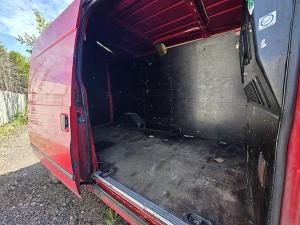 Red Ford Transit 2011 in Tallinn, with an engine capacity of 2.20 L and mileage of 592 thousand km for 1099 €, photo 7 on AUTOMOTO.COM.LV