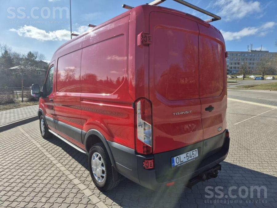 Red Ford Transit 2017 in Saldus, with an engine capacity of 2.00 L and mileage of 142 thousand km for 11350 €, photo 4 on AUTOMOTO.COM.LV