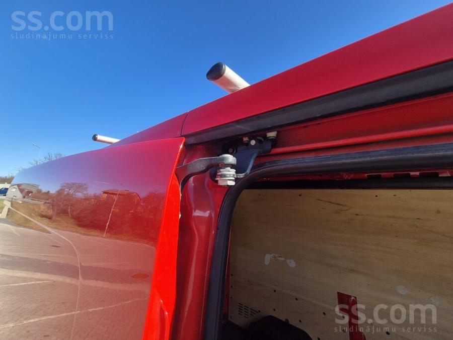 Red Ford Transit 2017 in Saldus, with an engine capacity of 2.00 L and mileage of 142 thousand km for 11350 €, photo 11 on AUTOMOTO.COM.LV