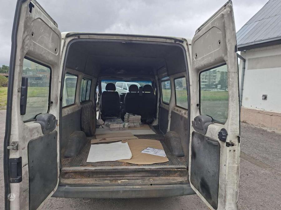 White Ford Transit 2000 in Kaunas, with an engine capacity of 2.40 L and mileage of 700 thousand km for 1200 €, photo 3 on AUTOMOTO.COM.LV