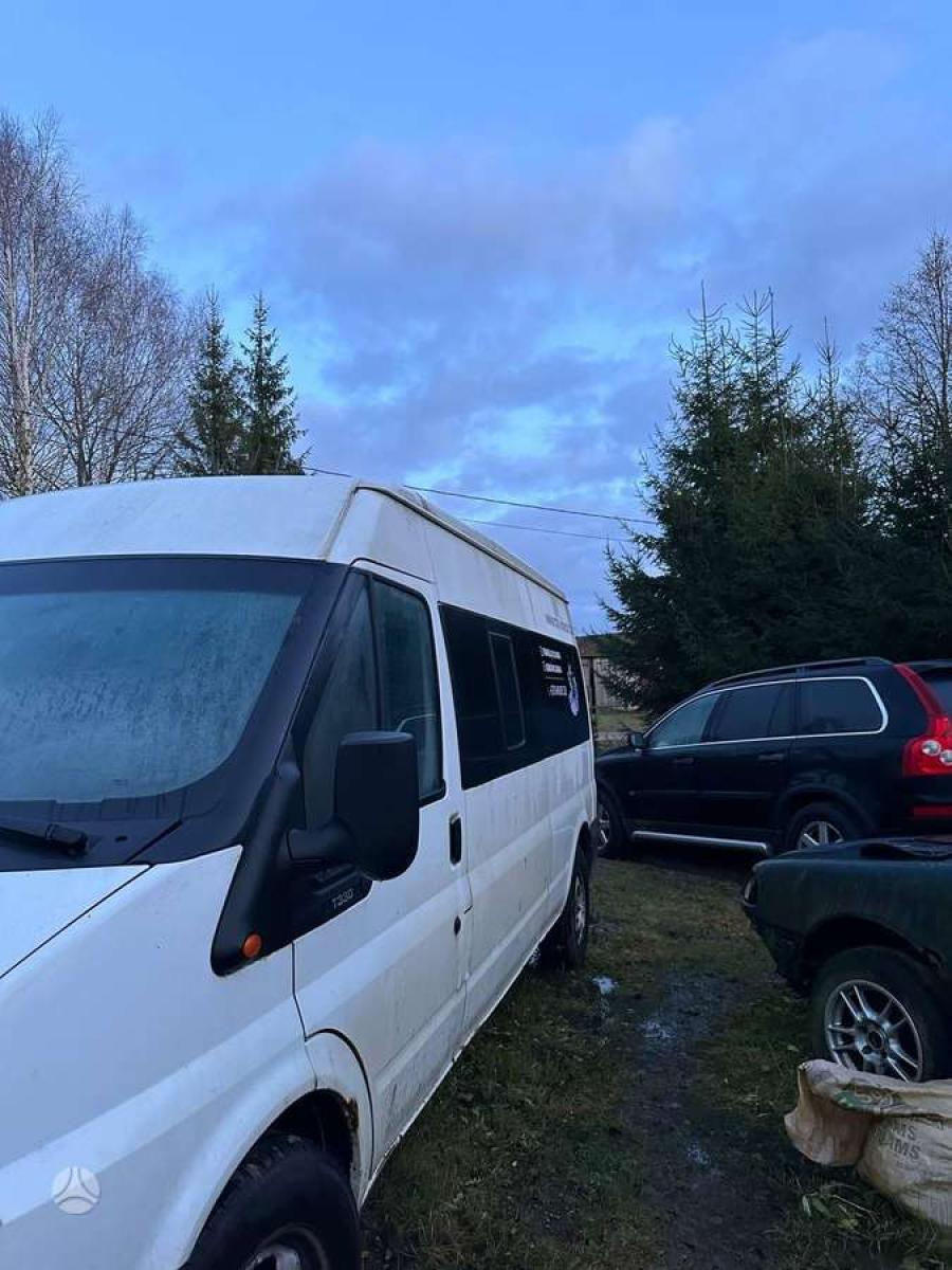 Balts Ford Transit 2001 Šalčininkai, ar dzinēja tilpumu 2.40 L un nobraukumu 265 tūkst. km par 1100 €, foto 1 vietnē AUTOMOTO.COM.LV