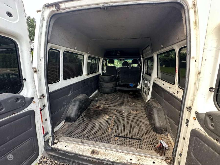 White Ford Transit 2001 in Kaunas, with an engine capacity of 2.00 L and mileage of 342 thousand km for 1200 €, photo 6 on AUTOMOTO.COM.LV