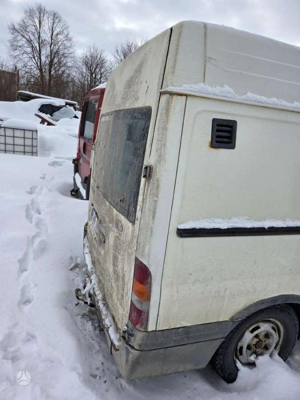 White Ford Transit 2003 in Birzai, with an engine capacity of 2.00 L and mileage of 380 thousand km for 1000 €, photo 1 on AUTOMOTO.COM.LV