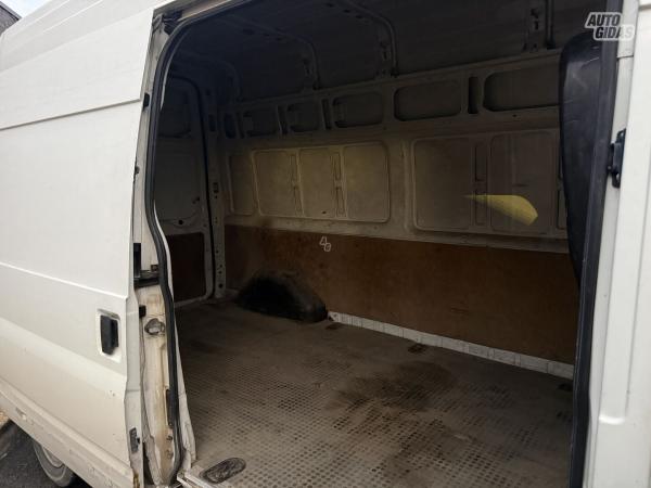 Ford Transit 2003 Viļņa vietnē Balts Ford Transit 2003 Viļņa, ar dzinēja tilpumu 2.00 L un nobraukumu 358 tūkst. km par 1500 €, foto 7 vietnē AUTOMOTO.COM.LV