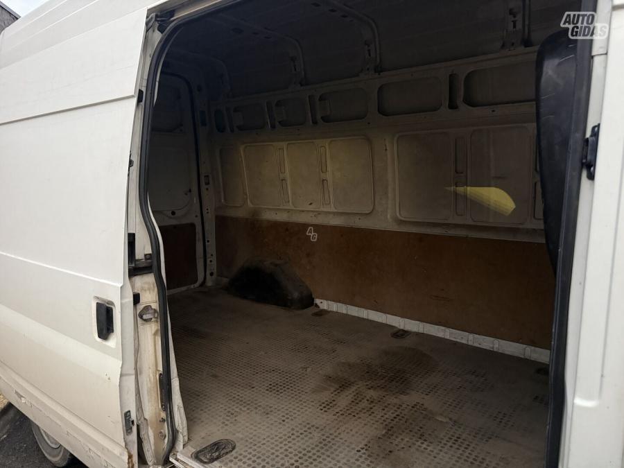 Balts Ford Transit 2003 Viļņa, ar dzinēja tilpumu 2.00 L un nobraukumu 358 tūkst. km par 1500 €, foto 7 vietnē AUTOMOTO.COM.LV