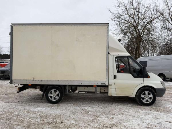 White Ford Transit 2005 in Riga, with an engine capacity of 2.40 L and mileage of 288 thousand km for 4840 €, photo 4 on AUTOMOTO.COM.LV