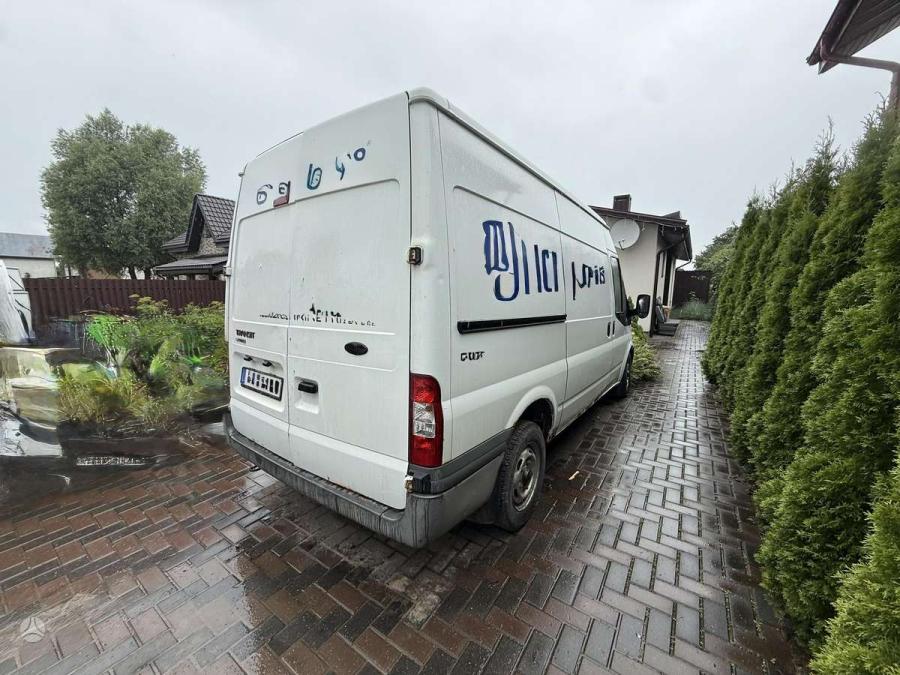 White Ford Transit 2005 in Vilnius, with an engine capacity of 2.20 L and mileage of 230 thousand km for 1050 €, photo 3 on AUTOMOTO.COM.LV