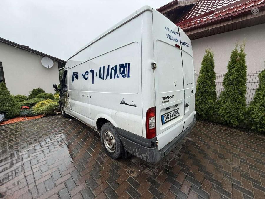 White Ford Transit 2005 in Vilnius, with an engine capacity of 2.20 L and mileage of 230 thousand km for 1050 €, photo 4 on AUTOMOTO.COM.LV