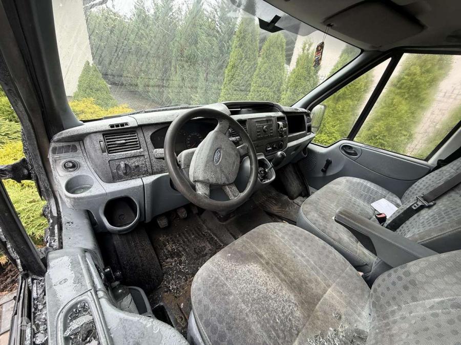 White Ford Transit 2005 in Vilnius, with an engine capacity of 2.20 L and mileage of 230 thousand km for 1050 €, photo 6 on AUTOMOTO.COM.LV