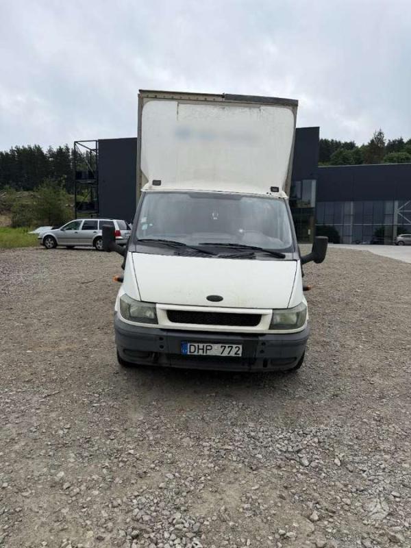 White Ford Transit 2005 in Vilnius, with an engine capacity of 2.40 L and mileage of 300 thousand km for 2175 €, photo 3 on AUTOMOTO.COM.LV