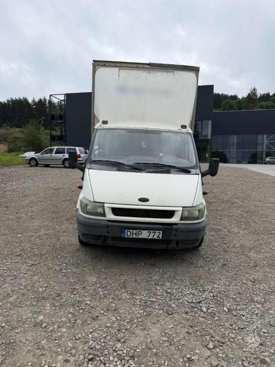 White Ford Transit 2005 in Vilnius, with an engine capacity of 2.40 L and mileage of 300 thousand km for 2175 €, photo 4 on AUTOMOTO.COM.LV