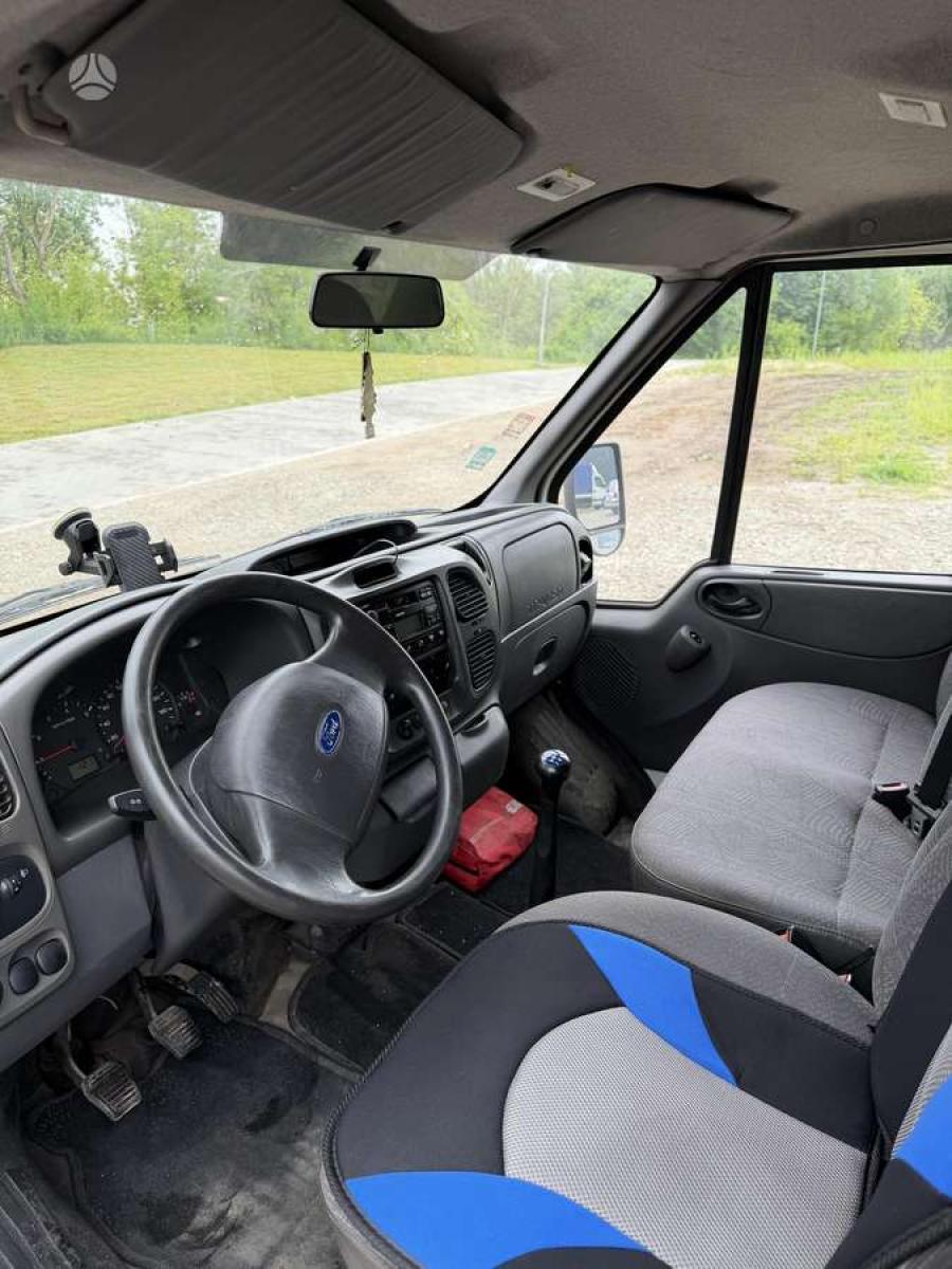 White Ford Transit 2005 in Vilnius, with an engine capacity of 2.40 L and mileage of 300 thousand km for 2175 €, photo 6 on AUTOMOTO.COM.LV