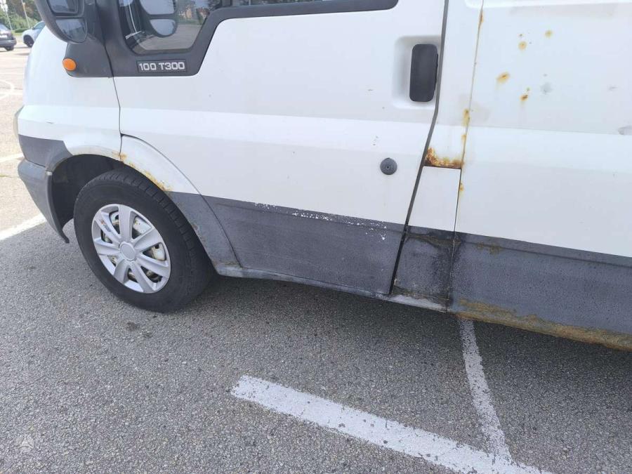 Balts Ford Transit 2005 Šauļi, ar dzinēja tilpumu 2.00 L un nobraukumu 569 tūkst. km par 1000 €, foto 14 vietnē AUTOMOTO.COM.LV