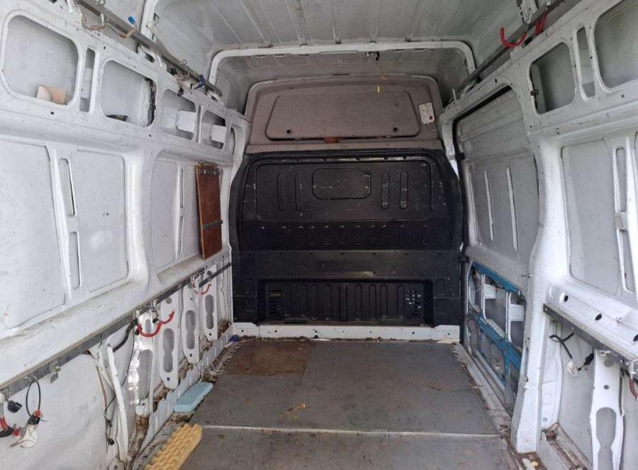 Balts Ford Transit 2006 Klaipėda, ar dzinēja tilpumu 2.20 L un nobraukumu 310 tūkst. km par 1200 €, foto 6 vietnē AUTOMOTO.COM.LV