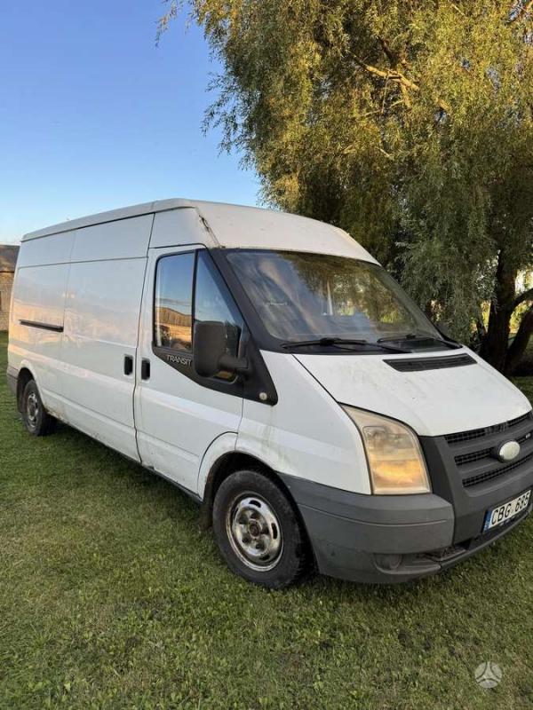 Ford Transit 2006 in Prienai on AUTOMOTO.COM.LV White Ford Transit 2006 in Prienai, with an engine capacity of 2.20 L and mileage of 345 thousand km for 1500 €, photo 4 on AUTOMOTO.COM.LV
