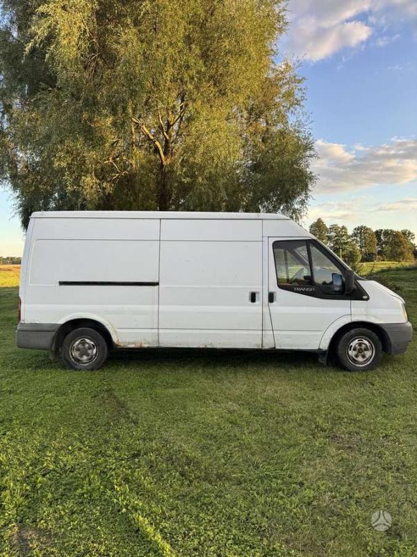Ford Transit 2006 in Prienai on AUTOMOTO.COM.LV White Ford Transit 2006 in Prienai, with an engine capacity of 2.20 L and mileage of 345 thousand km for 1500 €, photo 5 on AUTOMOTO.COM.LV