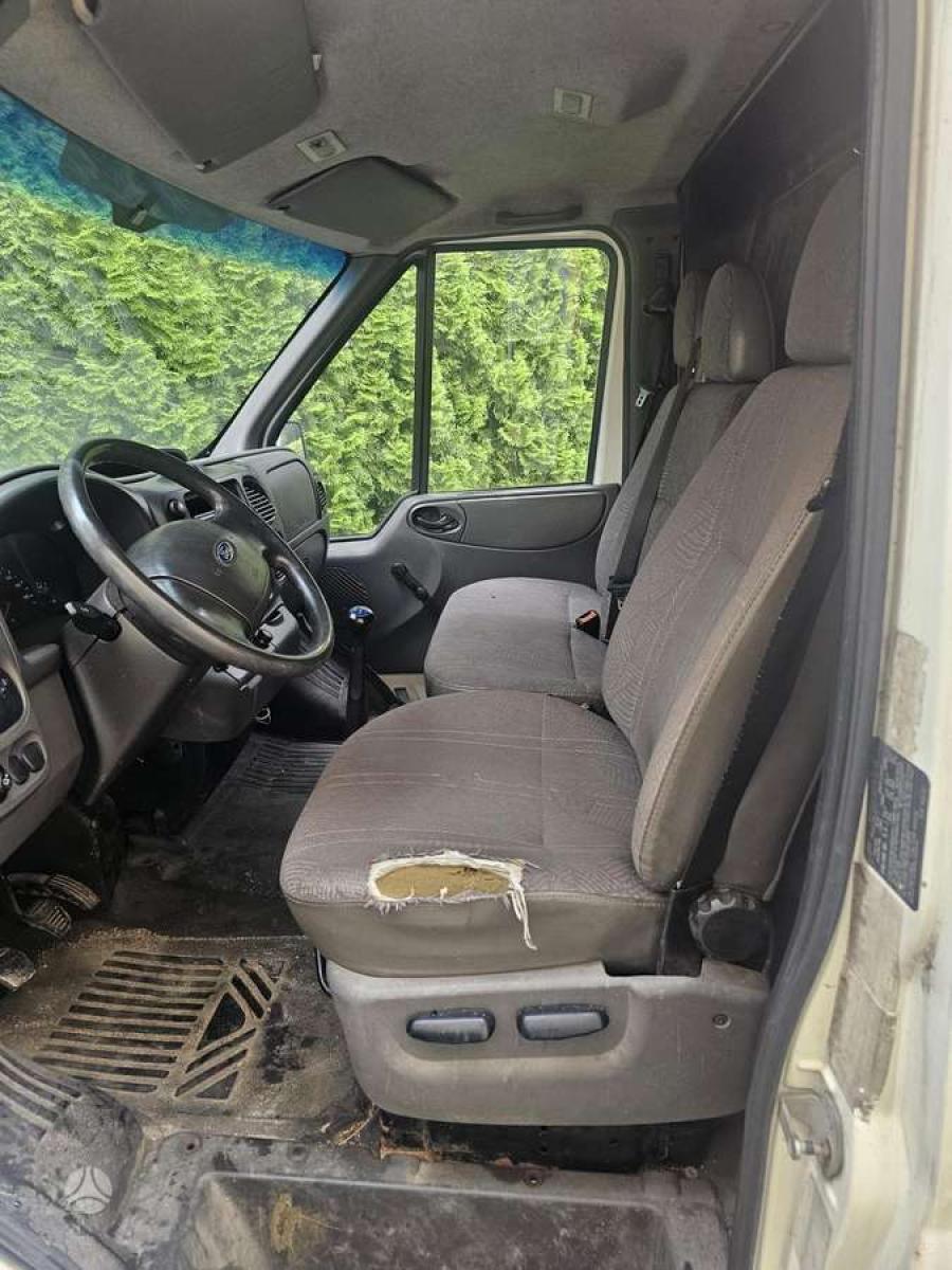 White Ford Transit 2006 in Klaipeda, with an engine capacity of 2.00 L and mileage of 270 thousand km for 1500 €, photo 8 on AUTOMOTO.COM.LV