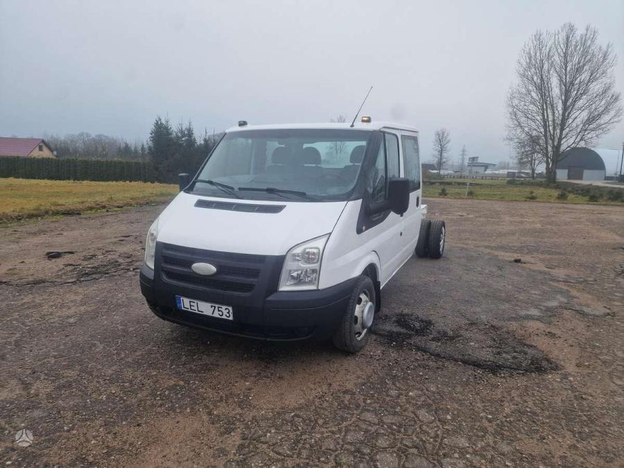 White Ford Transit 2007 in Taurage, with an engine capacity of 2.40 L and mileage of 150 thousand km for 5400 €, photo 2 on AUTOMOTO.COM.LV
