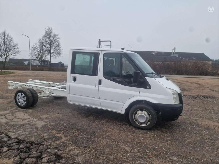 White Ford Transit 2007 in Taurage, with an engine capacity of 2.40 L and mileage of 150 thousand km for 5400 €, photo 5 on AUTOMOTO.COM.LV