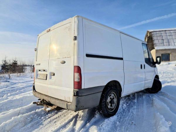 White Ford Transit 2007 in Vilnius, with an engine capacity of 2.20 L and mileage of 279 thousand km for 1400 €, photo 7 on AUTOMOTO.COM.LV