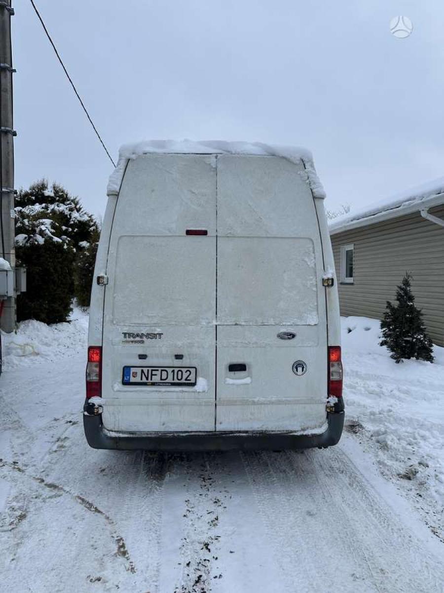 White Ford Transit 2007 in Mazeikiai, with an engine capacity of 2.20 L and mileage of 189 thousand km for 2400 €, photo 4 on AUTOMOTO.COM.LV